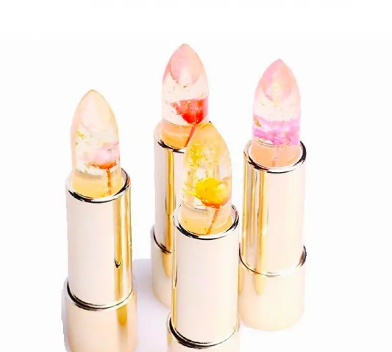 El último grito de la moda: brillos labiales con flores adentro