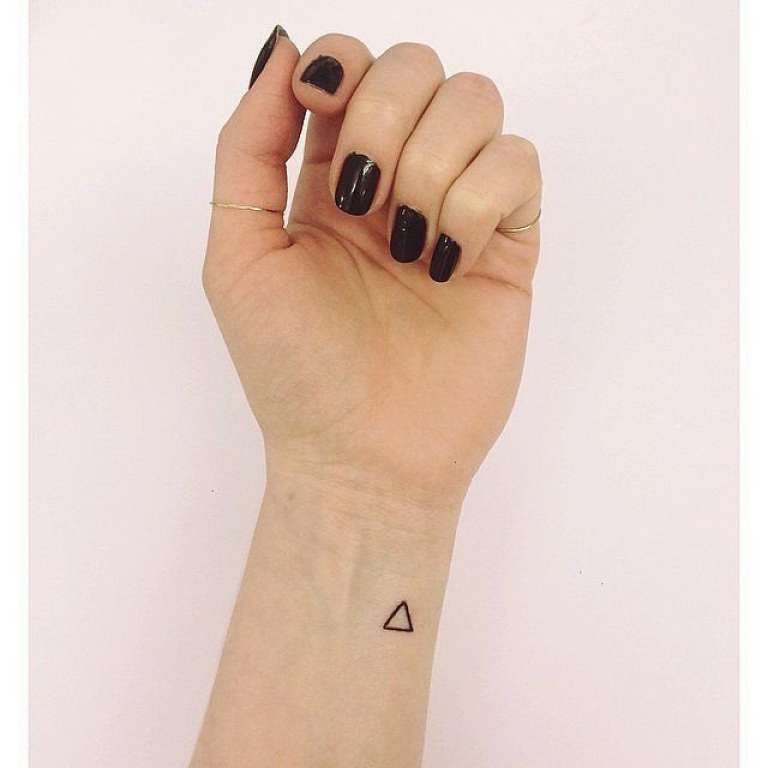 20+ bellos tatuajes minimalistas geométricos y lineales