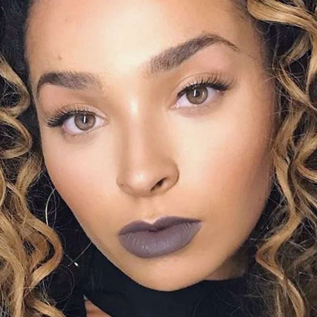 Labial gris: la tendencia más inesperado de este verano