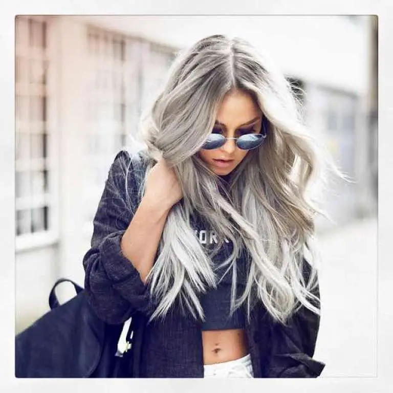 Encantadoras Ideas para llevar tu Cabello Gris